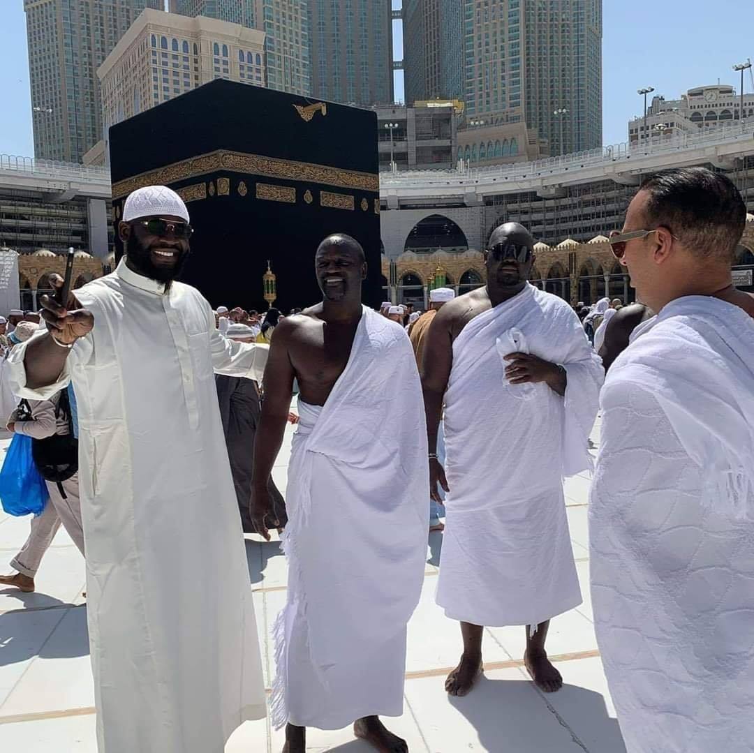US Superstar singer Akon performs Umrah | islamtics